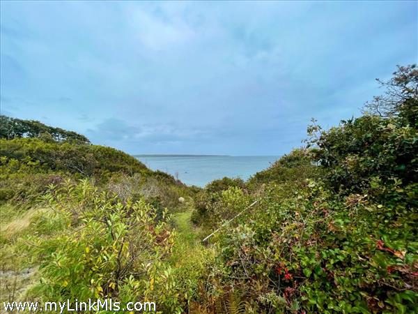 76 Menemsha Inn Road