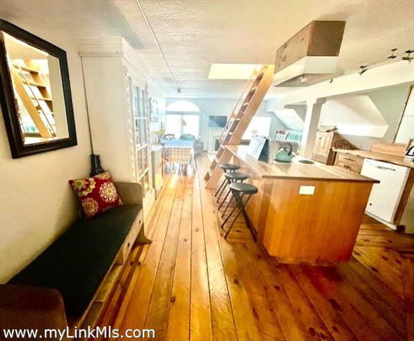 37 Circuit Avenue # 4 & 5