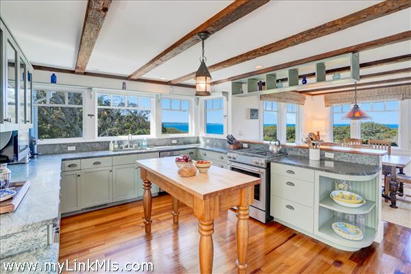 94 Menemsha Inn Road